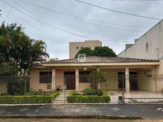 Casa / Sobrado para Venda em Ponta Grossa/PR Nova Rússia 3 Quartos