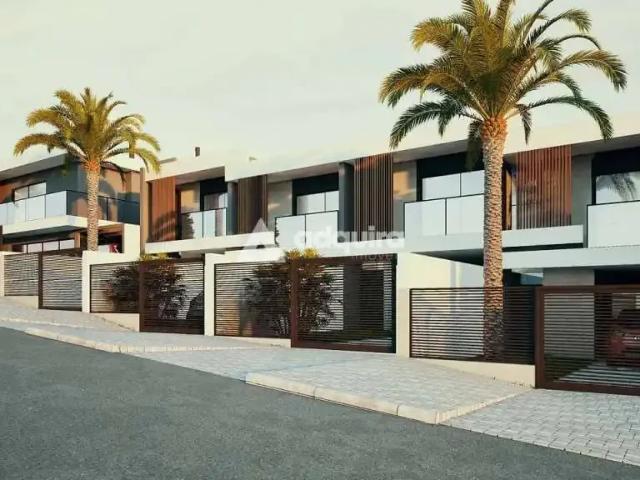 Casa / Sobrado para Venda em Ponta Grossa/PR Oficinas 3 Quartos