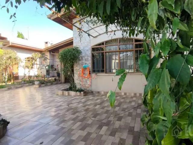 Casa / Sobrado para Venda em Ponta Grossa/PR Ronda 4 Quartos