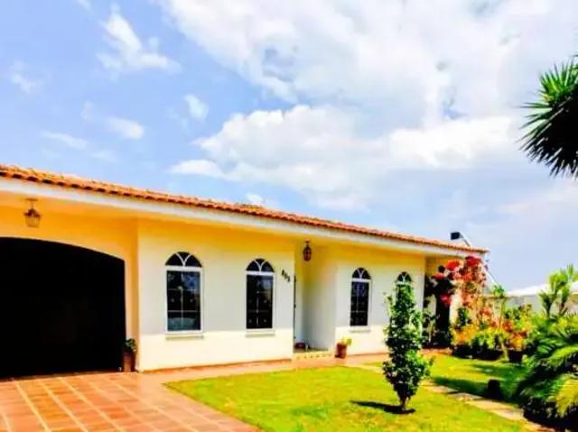 Casa / Sobrado para Venda em Ponta Grossa/PR Ronda 5 Quartos