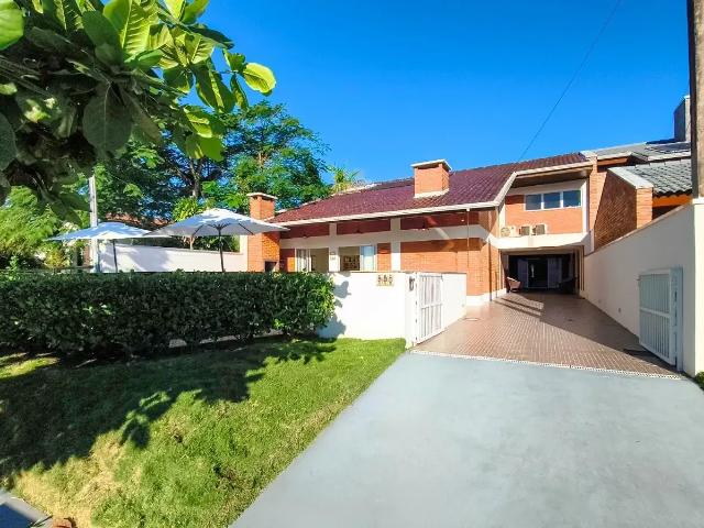 Casa / Sobrado para Venda em Pontal do Paraná/PR Atami 4 Quartos