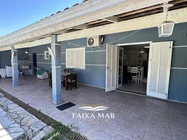 Casa / Sobrado para Venda em Pontal do Paraná/PR Shangri lá 3 Quartos