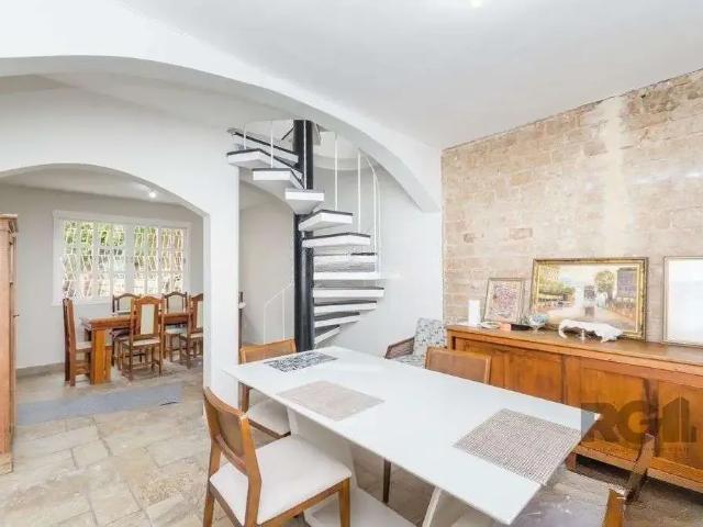 Casa / Sobrado para Venda em Porto Alegre/RS Três Figueiras 4 Quartos