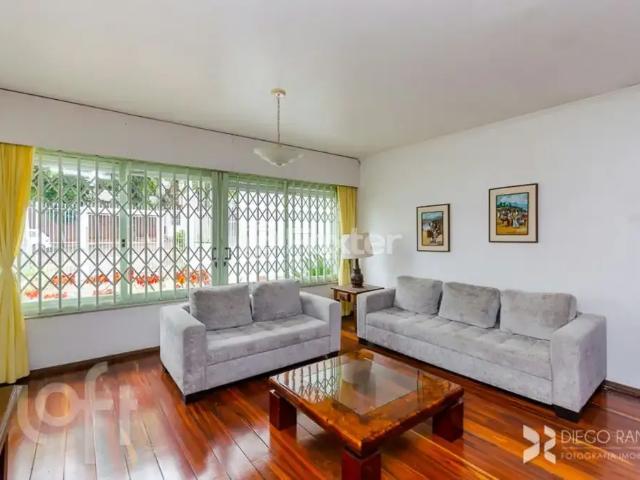 Casa / Sobrado para Venda em Porto Alegre/RS Três Figueiras 4 Quartos