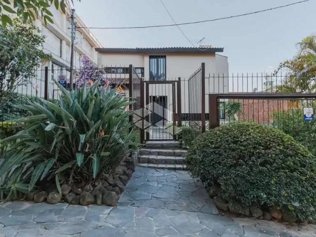 Casa / Sobrado para Venda em Porto Alegre/RS Três Figueiras 4 Quartos
