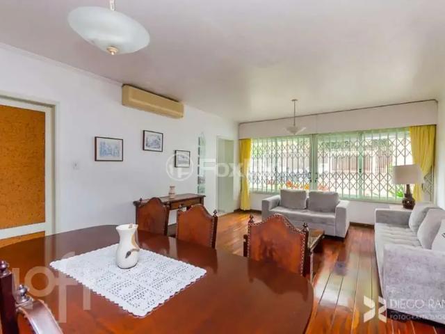 Casa / Sobrado para Venda em Porto Alegre/RS Três Figueiras 4 Quartos
