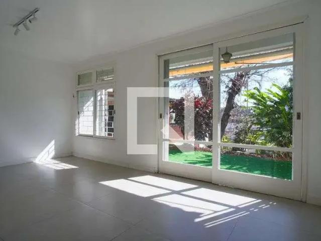 Casa / Sobrado para Venda em Porto Alegre/RS Três Figueiras 4 Quartos