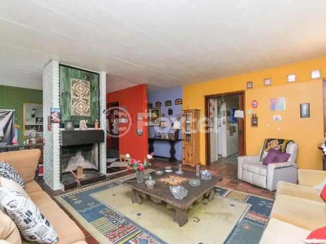 Casa / Sobrado para Venda em Porto Alegre/RS Três Figueiras 4 Quartos