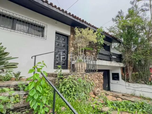 Casa / Sobrado para Venda em Porto Alegre/RS Três Figueiras 4 Quartos