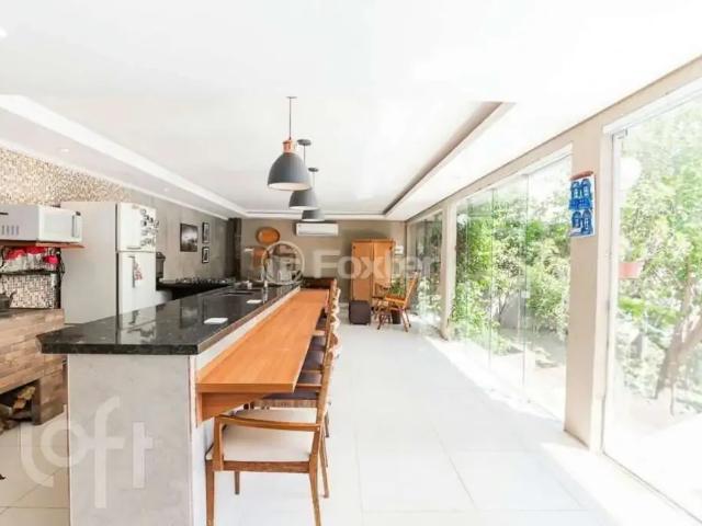 Casa / Sobrado para Venda em Porto Alegre/RS Três Figueiras 4 Quartos