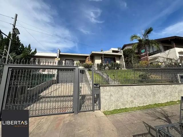 Casa / Sobrado para Venda em Porto Alegre/RS Três Figueiras 4 Quartos