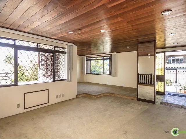 Casa / Sobrado para Venda em Porto Alegre/RS Três Figueiras 4 Quartos