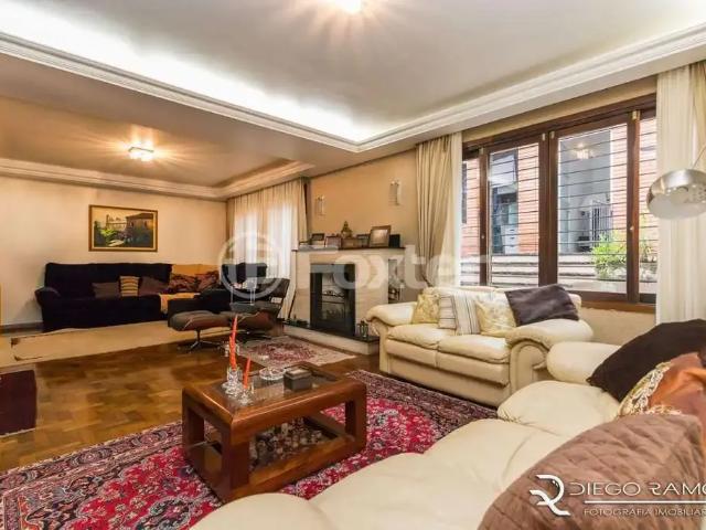 Casa / Sobrado para Venda em Porto Alegre/RS Três Figueiras 4 Quartos