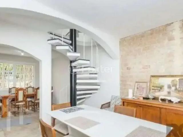 Casa / Sobrado para Venda em Porto Alegre/RS Três Figueiras 4 Quartos