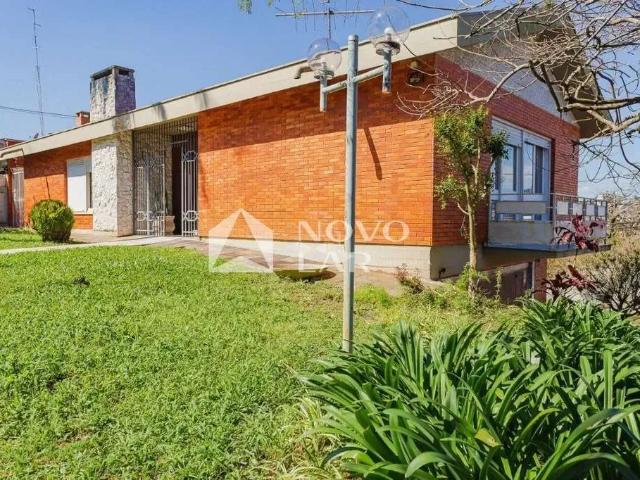 Casa / Sobrado para Venda em Porto Alegre/RS Três Figueiras 5 Quartos