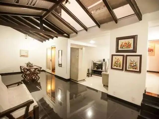 Casa / Sobrado para Venda em Porto Alegre/RS Três Figueiras 5 Quartos