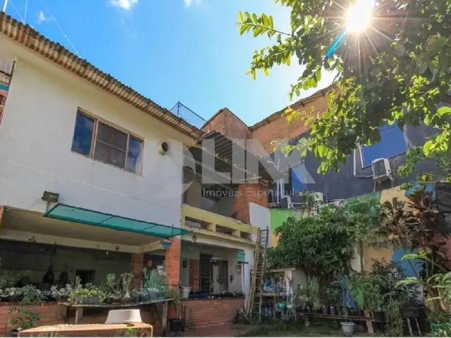 Casa / Sobrado para Venda em Porto Alegre/RS Três Figueiras 5 Quartos