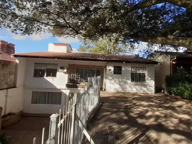 Casa / Sobrado para Venda em Porto Alegre/RS Três Figueiras 5 Quartos