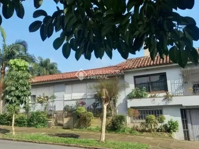 Casa / Sobrado para Venda em Porto Alegre/RS Três Figueiras 5 Quartos