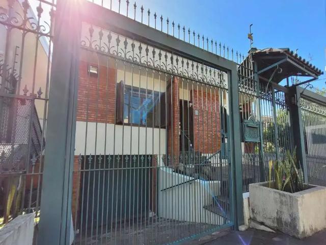 Casa / Sobrado para Venda em Porto Alegre/RS Três Figueiras 5 Quartos