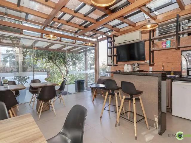 Casa / Sobrado para Venda em Porto Alegre/RS Três Figueiras 6 Quartos