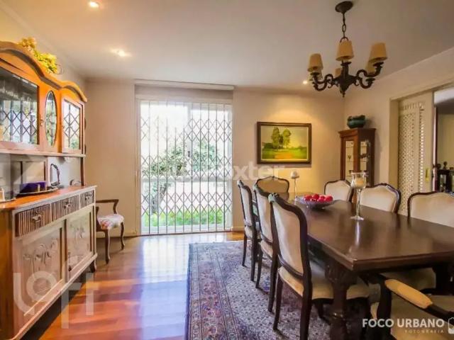 Casa / Sobrado para Venda em Porto Alegre/RS Três Figueiras 7 Quartos