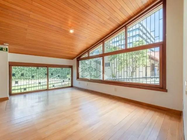 Casa / Sobrado para Venda em Porto Alegre/RS Três Figueiras 7 Quartos