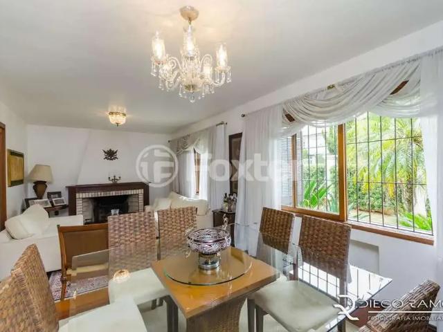 Casa / Sobrado para Venda em Porto Alegre/RS Três Figueiras 3 Quartos