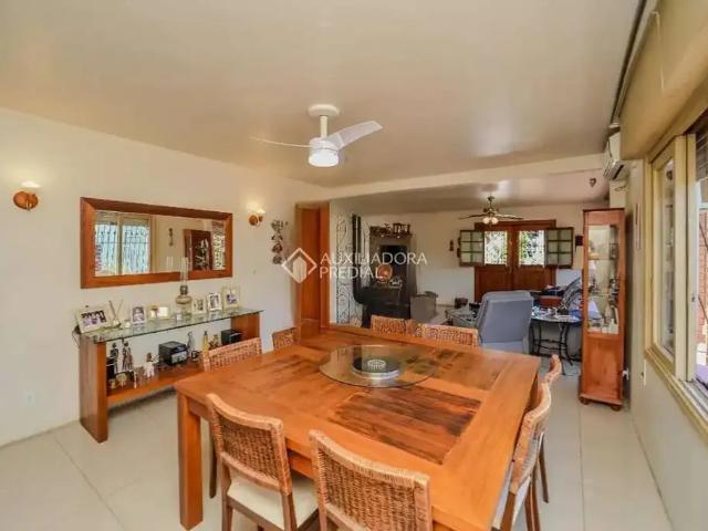 Casa / Sobrado para Venda em Porto Alegre/RS Três Figueiras 3 Quartos