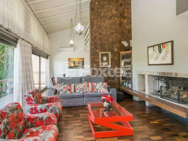 Casa / Sobrado para Venda em Porto Alegre/RS Três Figueiras 3 Quartos