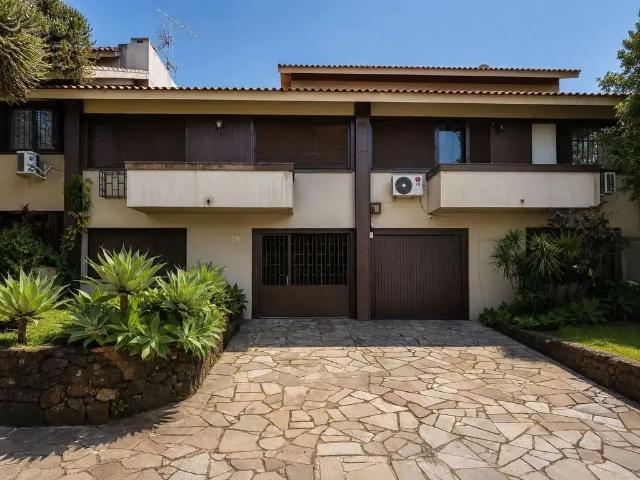Casa / Sobrado para Venda em Porto Alegre/RS Três Figueiras 3 Quartos