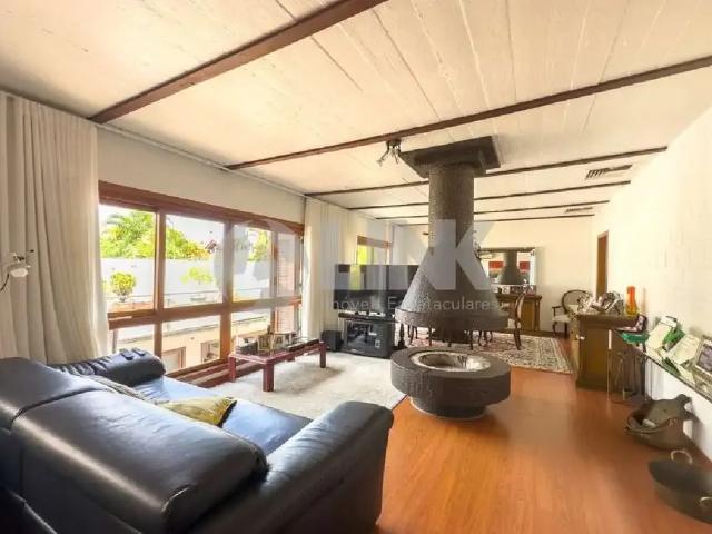 Casa / Sobrado para Venda em Porto Alegre/RS Três Figueiras 3 Quartos