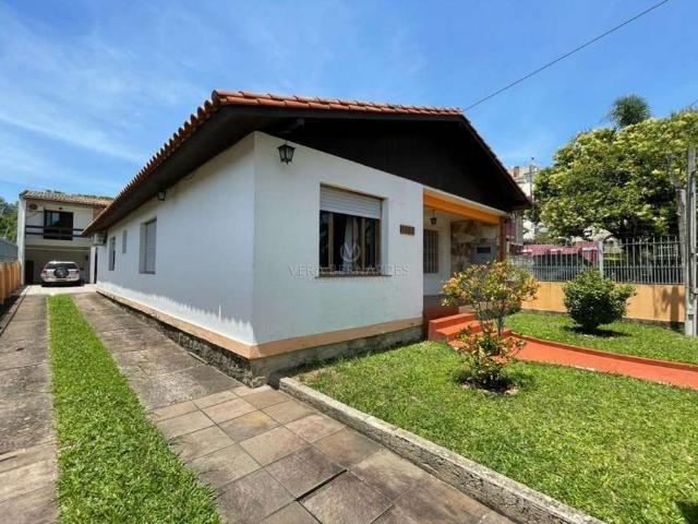 Casa / Sobrado para Venda em Porto Alegre/RS Tristeza 4 Quartos