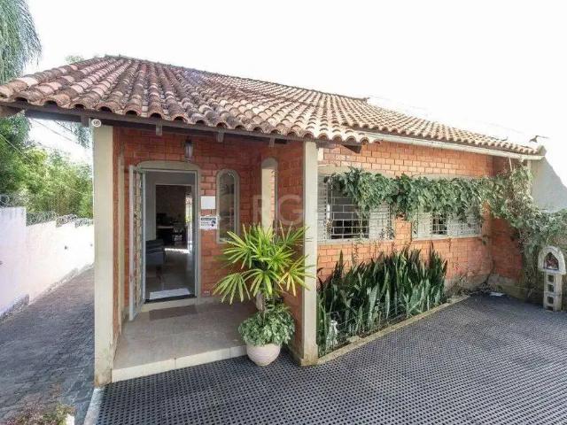Casa / Sobrado para Venda em Porto Alegre/RS Tristeza 5 Quartos
