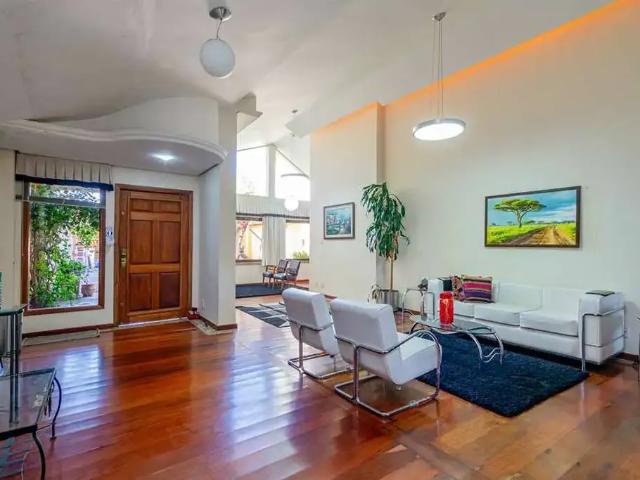Casa / Sobrado para Venda em Porto Alegre/RS Tristeza 6 Quartos
