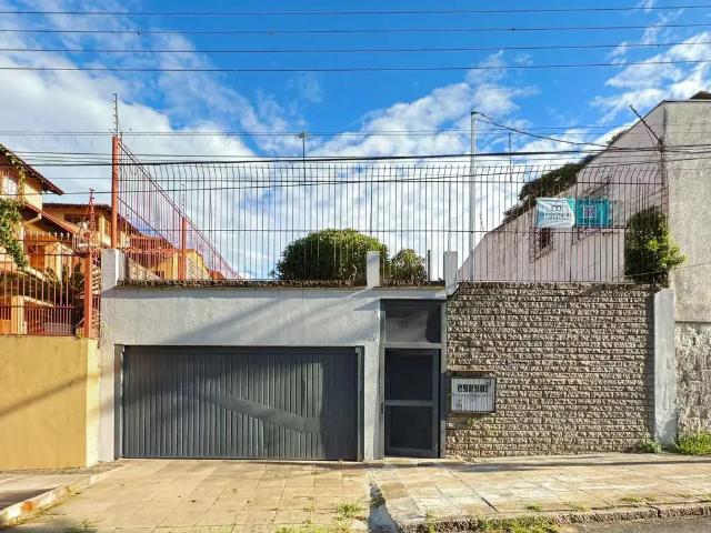 Casa / Sobrado para Venda em Porto Alegre/RS Tristeza 6 Quartos