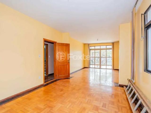 Casa / Sobrado para Venda em Porto Alegre/RS Tristeza 6 Quartos
