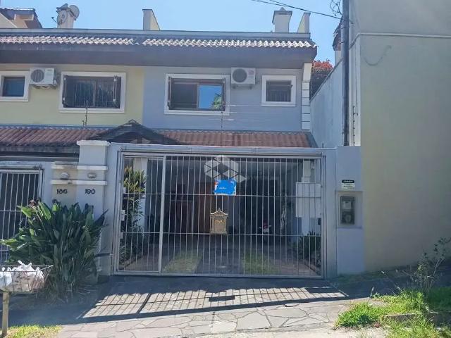 Casa / Sobrado para Venda em Porto Alegre/RS Tristeza 3 Quartos