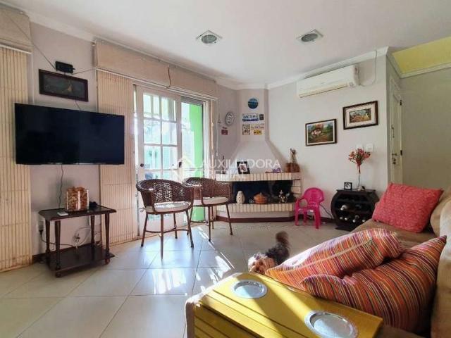 Casa / Sobrado para Venda em Porto Alegre/RS Tristeza 3 Quartos