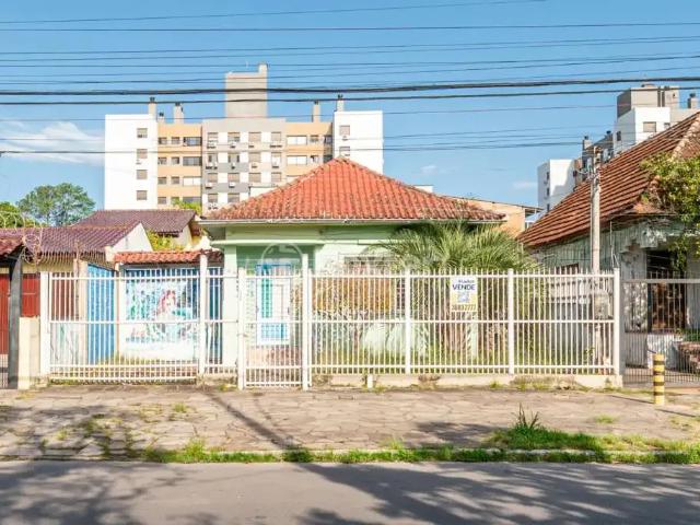 Casa / Sobrado para Venda em Porto Alegre/RS Tristeza 3 Quartos