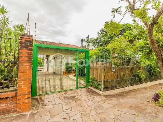 Casa / Sobrado para Venda em Porto Alegre/RS Tristeza 3 Quartos