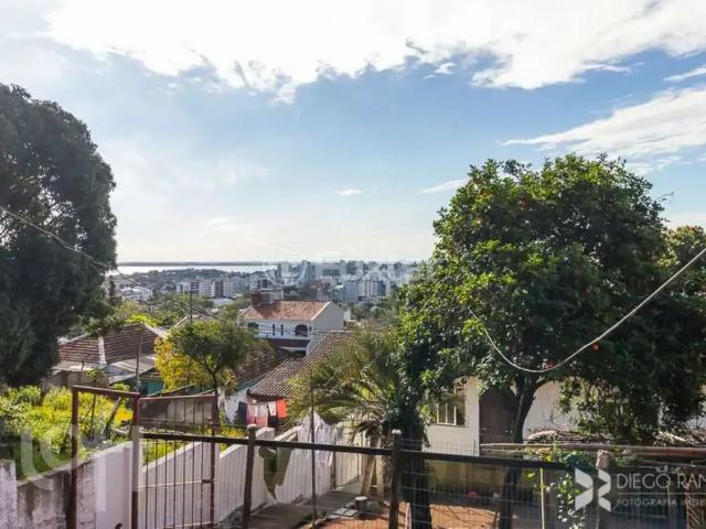 Casa / Sobrado para Venda em Porto Alegre/RS Tristeza 3 Quartos