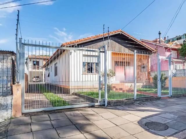 Casa / Sobrado para Venda em Porto Alegre/RS Tristeza 3 Quartos