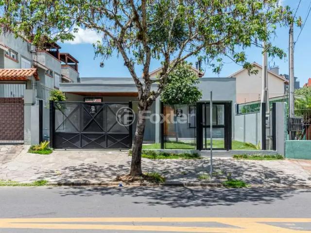 Casa / Sobrado para Venda em Porto Alegre/RS Tristeza 3 Quartos