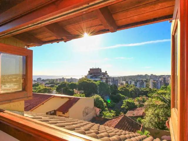 Casa / Sobrado para Venda em Porto Alegre/RS Tristeza 3 Quartos