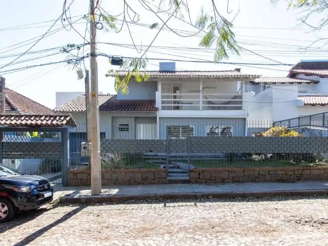 Casa / Sobrado para Venda em Porto Alegre/RS Tristeza 3 Quartos