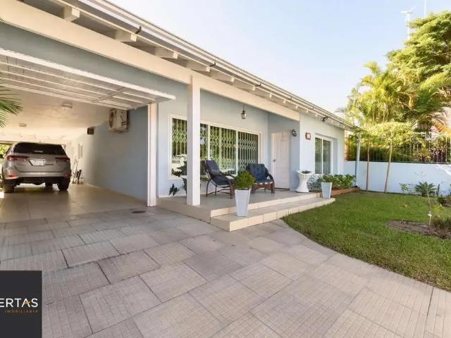 Casa / Sobrado para Venda em Porto Alegre/RS Tristeza 3 Quartos