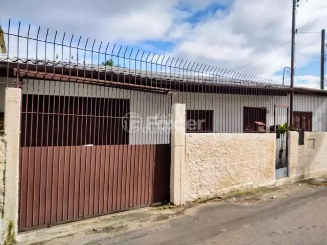 Casa / Sobrado para Venda em Porto Alegre/RS Vila Nova 3 Quartos