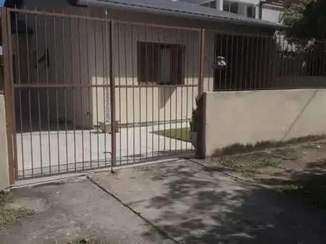 Casa / Sobrado para Venda em Porto Alegre/RS Vila Nova 3 Quartos