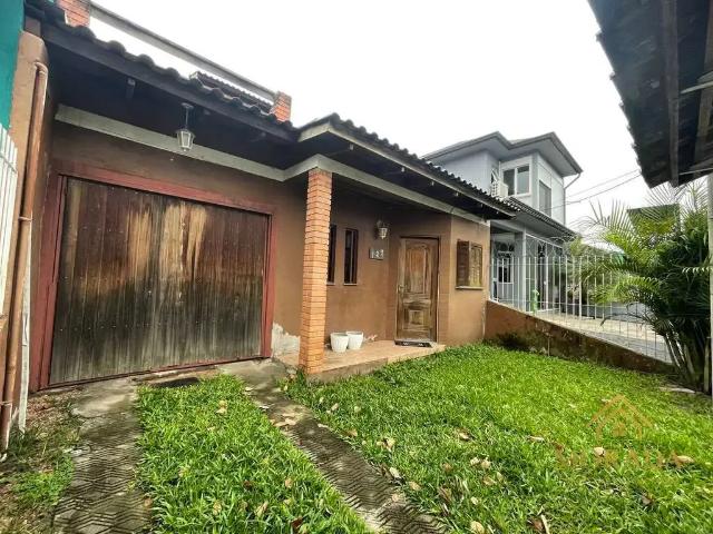 Casa / Sobrado para Venda em Porto Alegre/RS Vila Nova 3 Quartos
